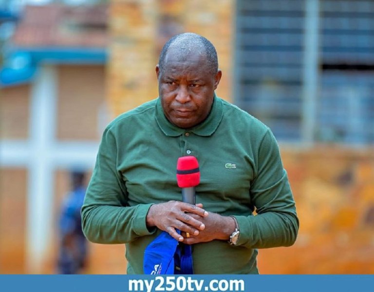 Ndayishimiye nashyire umupira hase maze abane neza n’umuturanyi we ...
